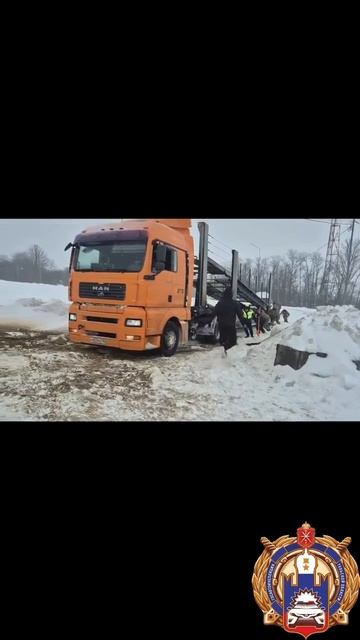 Когда стихия бросает вызов: инспекторы ДПС несут службу на дорогах в усиленном режиме.