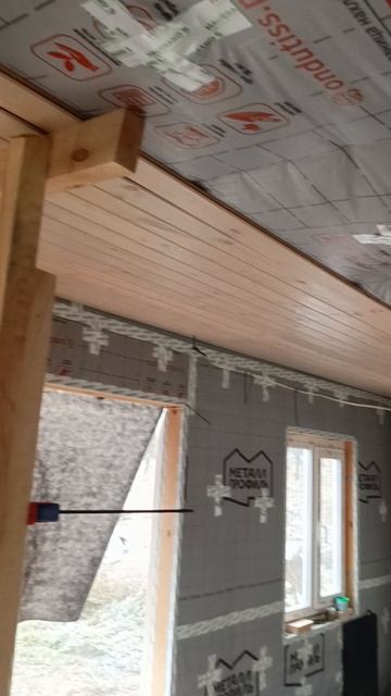 Как одному без помощников обшить потолок шестиметровой вагонкой