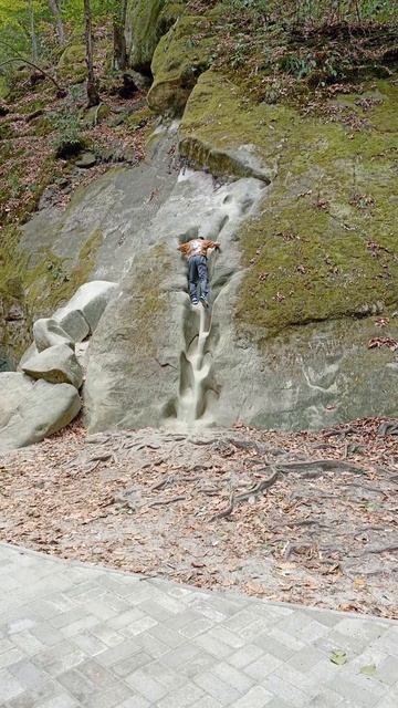 Протопал в скале тропу | Серега скалолаз развлекается #тропавскале#серега #shorts #спортиотдых
