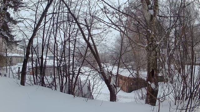 После Снегопада..Парни штурмуют колею в пригорок..