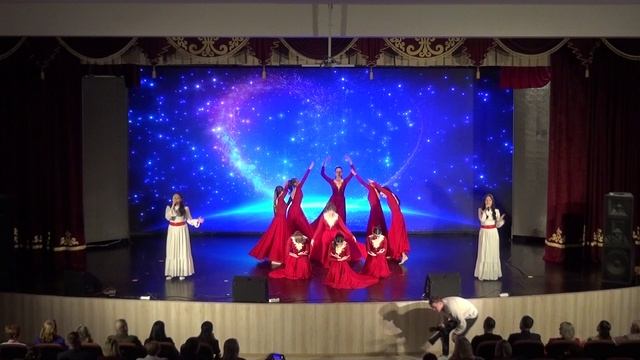 Вокально-хореографическая постановка «Пока на земле любовь»