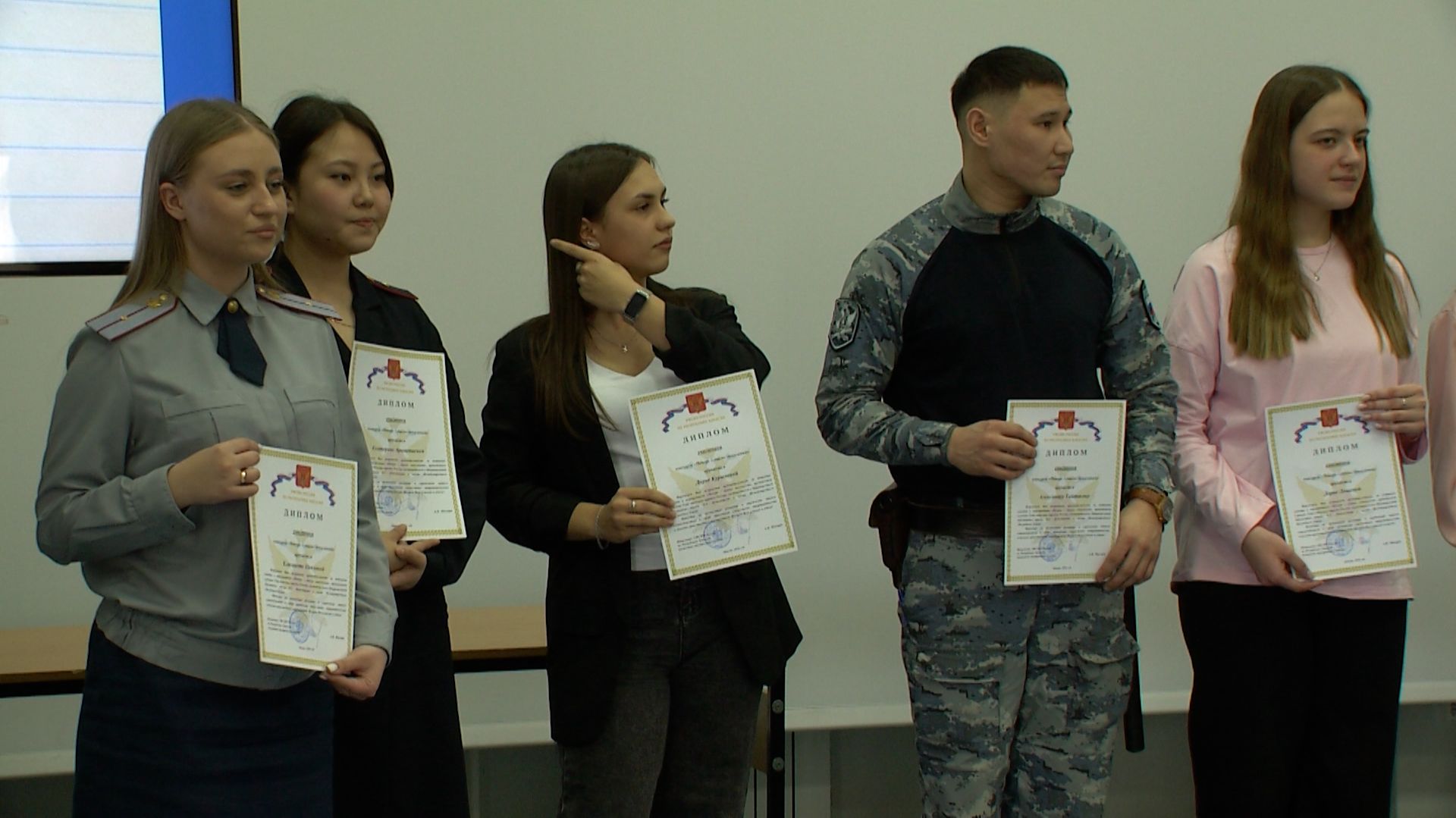 В Хакасской библиотеке прошёл конкурс "Почерк - диалог поколений"