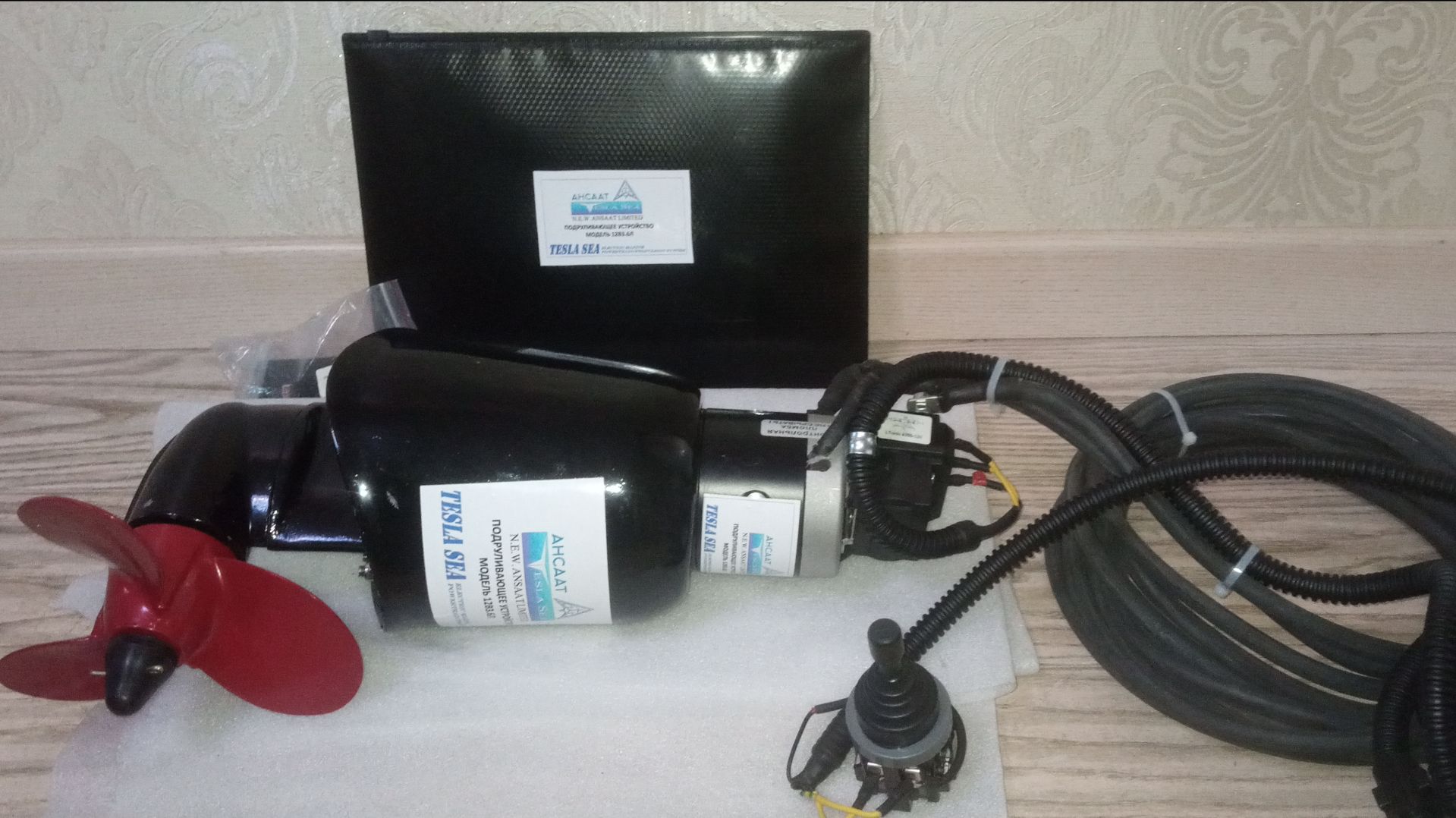 Подруливающее устройство с джойстиком