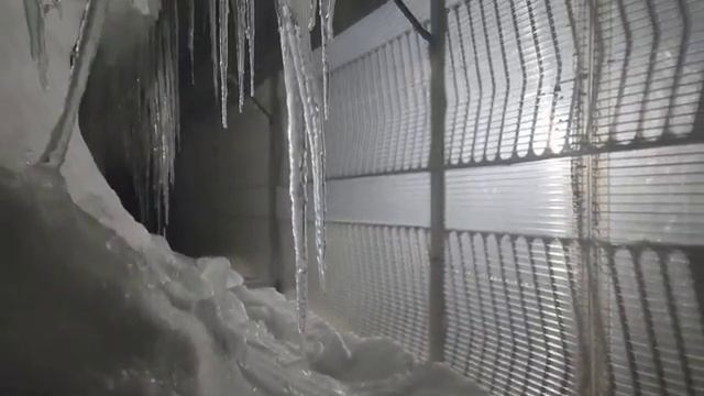 Лёд и пламень Топлёное молоко и каша из печки.