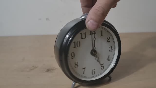 Реставрация старого будильника