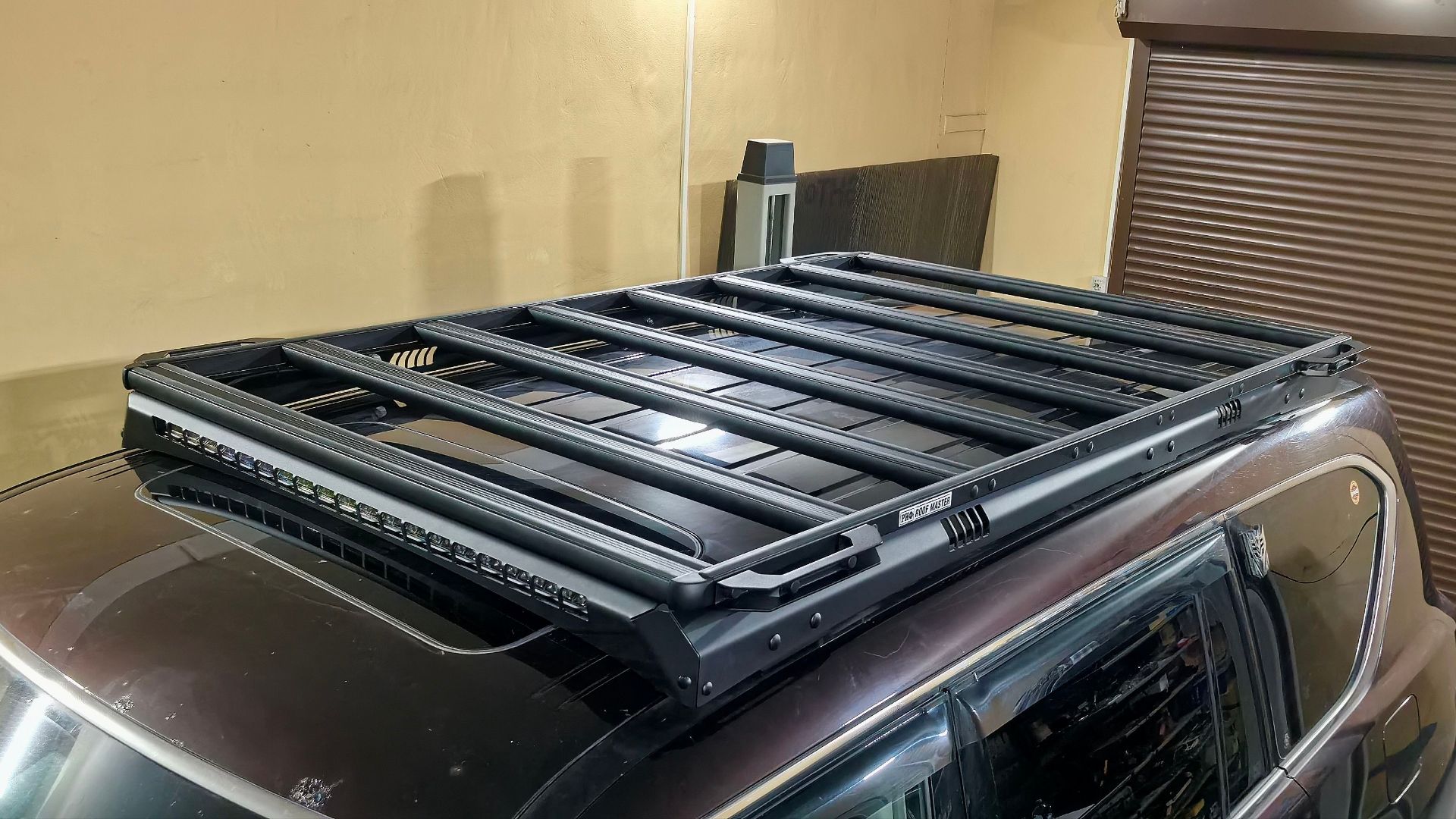 Nissan Patrol Y62 и алюминиевый багажник РИФ: обзор и установка