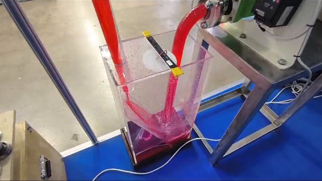 Герметичная ёмкость из оргстекла для презентации оборудования