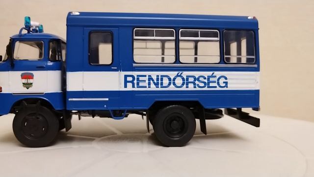 Вахтовый автобус для перевозки нарядов полиции:  IFA W50 RENDORSEG