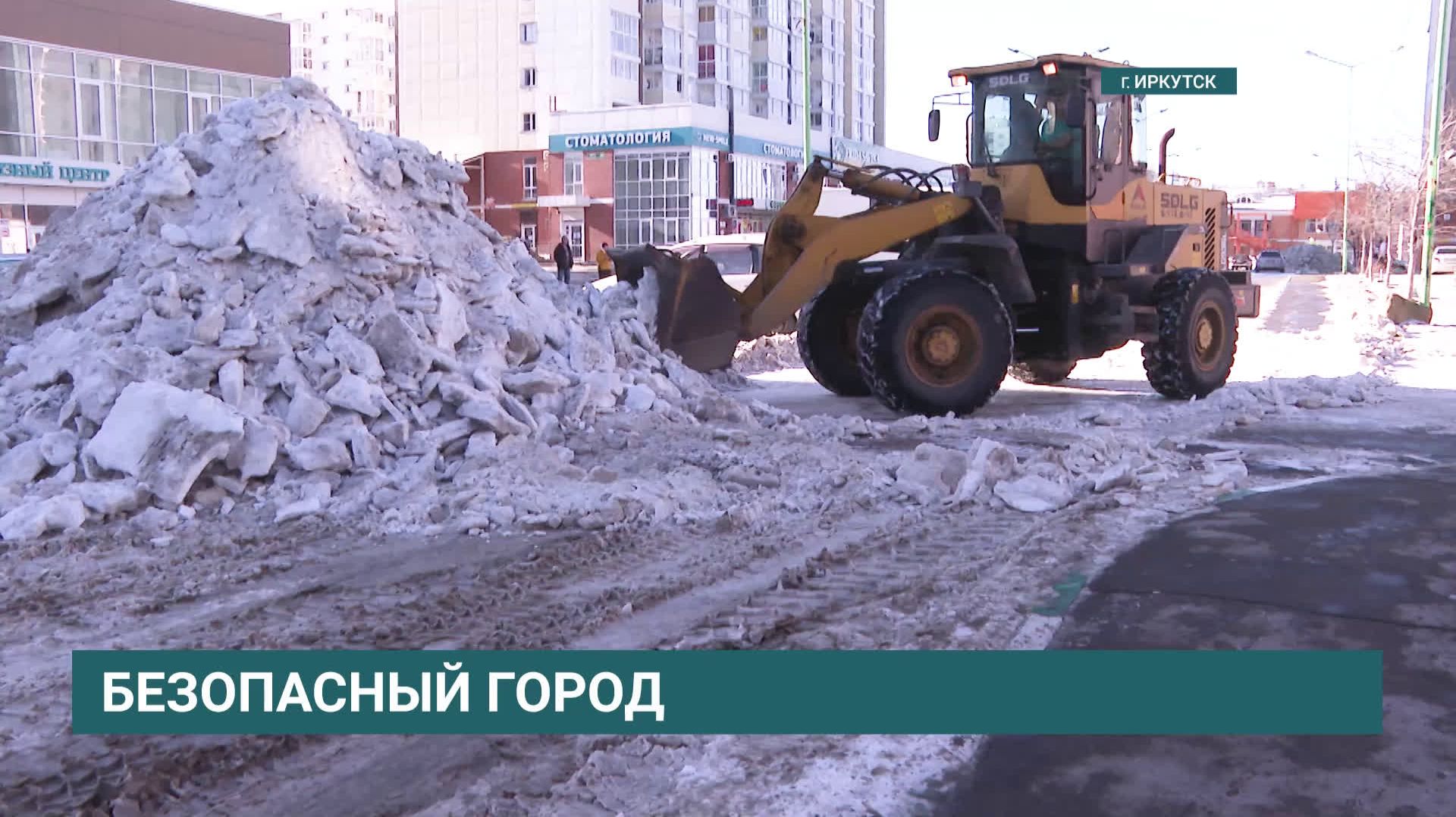 Во дворах Иркутска начинают механизированную уборку снега