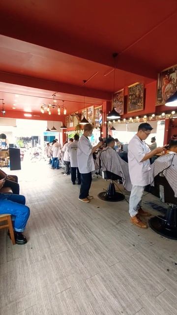 Как стригут во Вьетнаме. Барбершоп в Củ Chi #vietnam #барбершоп #travel