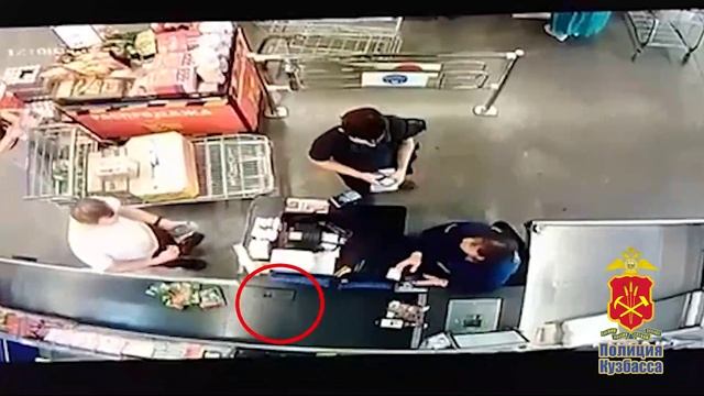 В Кемерове будут судить местного жителя, который похитил сотовый телефон с транспортерной ленты