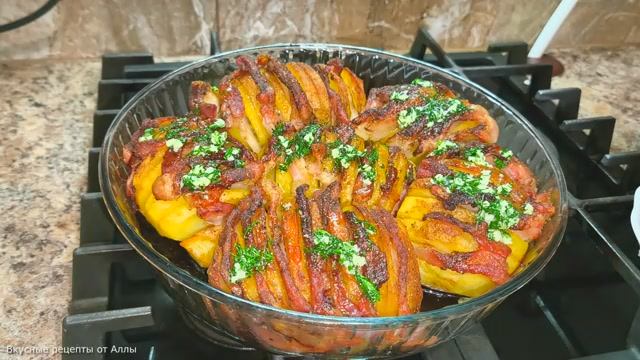 Картошка, запечённая с мясом и чесноком.