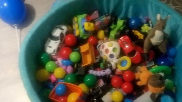 гора игрушек