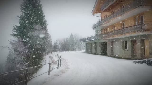 Сильный снегопад в Мюррене, Швейцария - Прогулка по заснеженной красивой швейцарской деревне