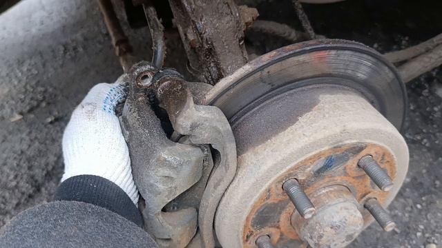 Замена задних тормозных колодок на Daewoo Leganza (кондор)