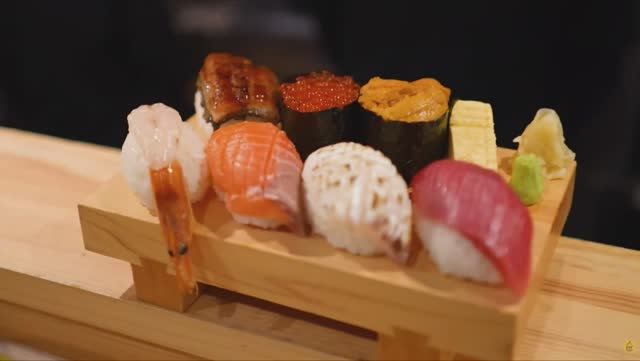 Японская кухня «Giant Sushi» Суши-ресторан в Кобе привлекает туристов со всего мира