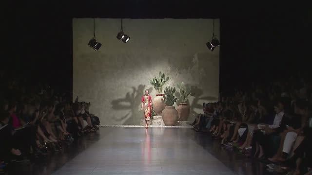 Показ женской коллекции Dolce & Gabbana весна-лето 2013