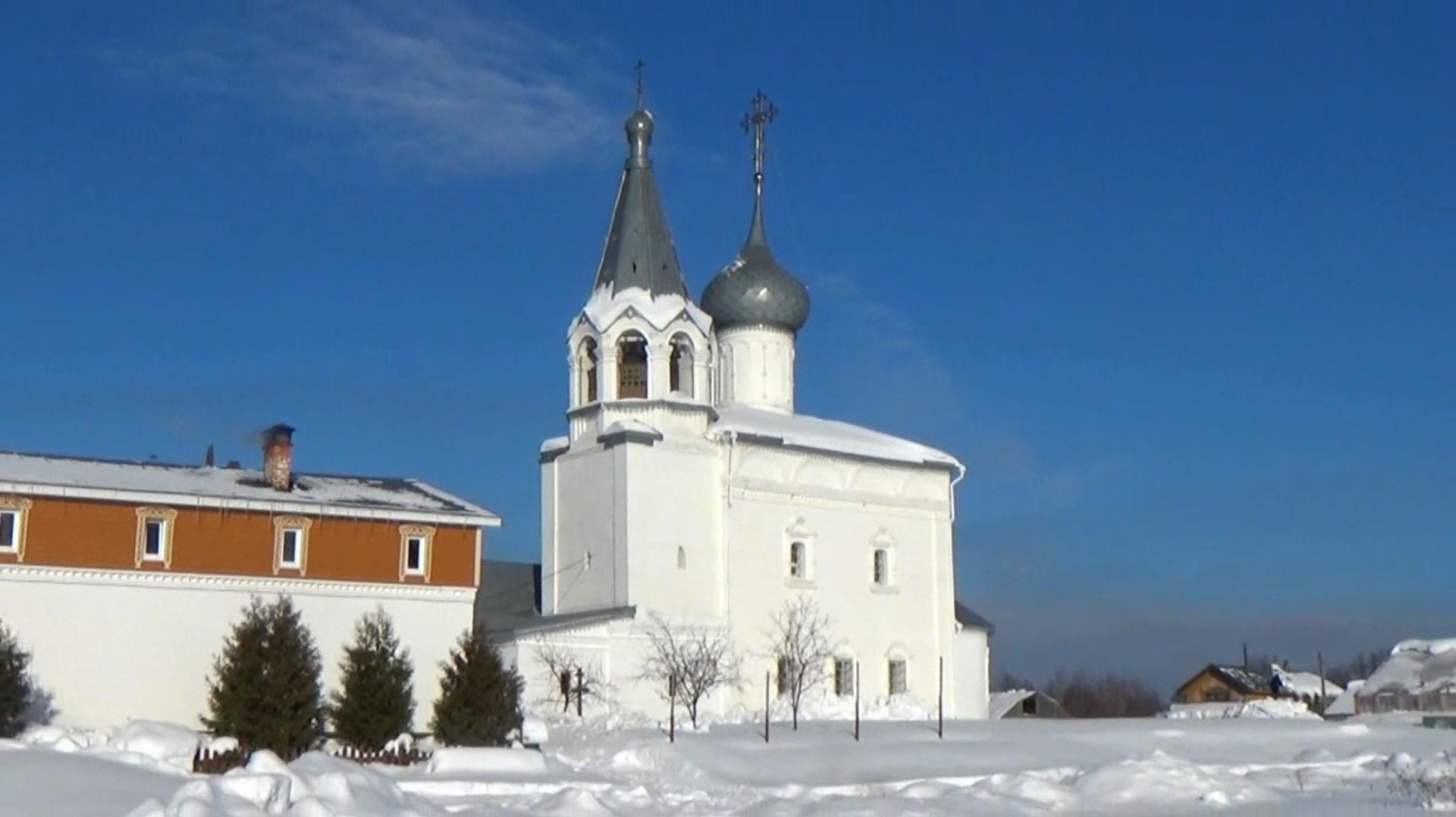 Знаменский женский монастырь около города Гороховец солнечным февральским днем