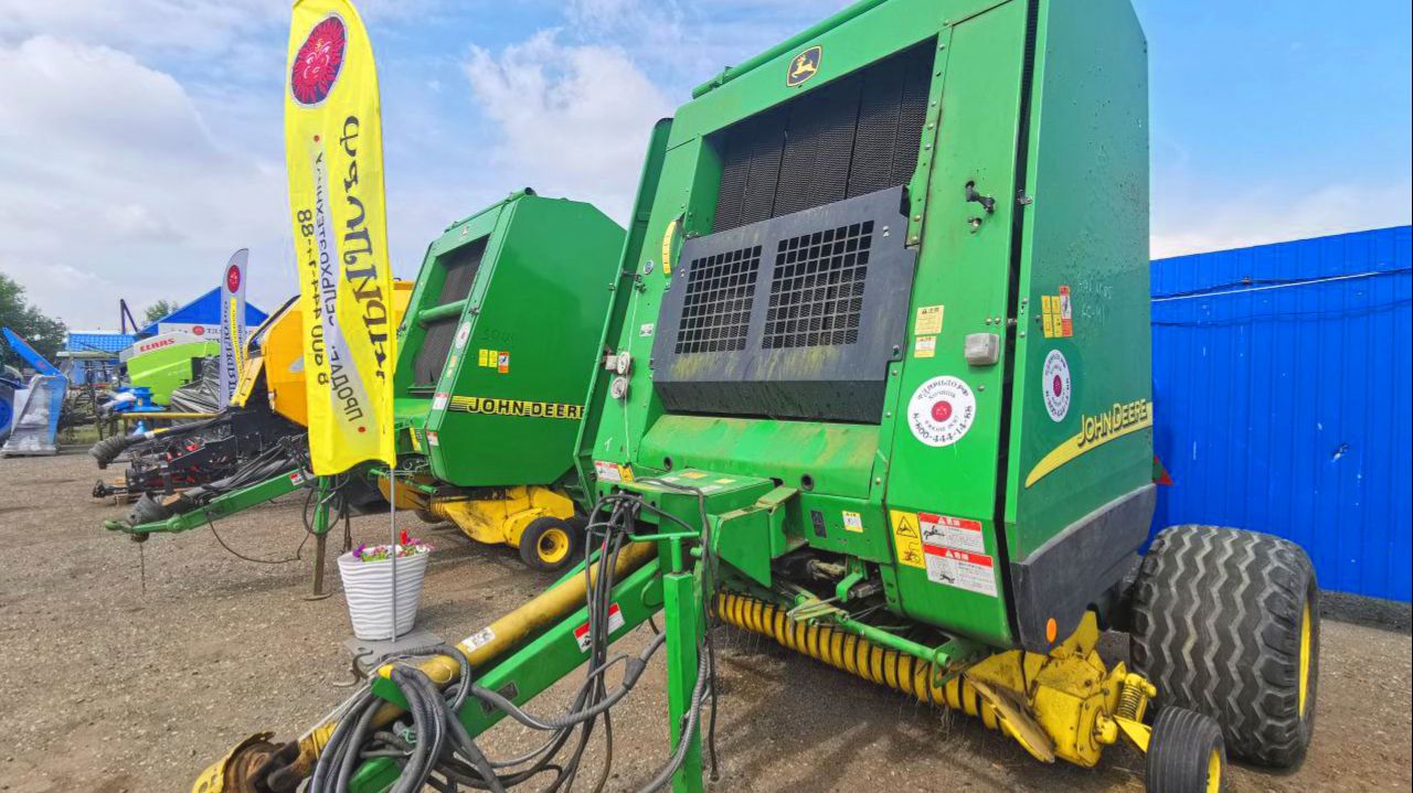 Прокрутка пресс-подборщика John Deere 592