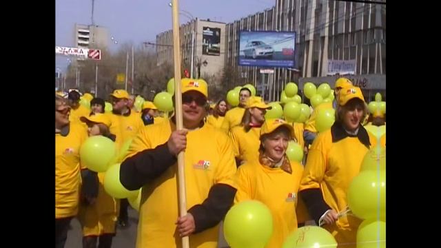 Тюмень, 2004: Как сотрудники МТС шли на параде 9 мая | Архивная съемка
