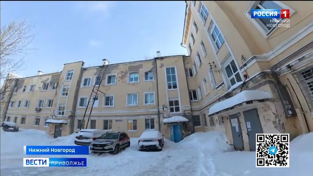 Крыша дома номер 43/23 по улице Искры после капремонта не прошла испытание снегопадами