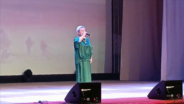 Поздравление гостям праздника в честь Дня защитника отечества адресовала Ольга Хвостик.