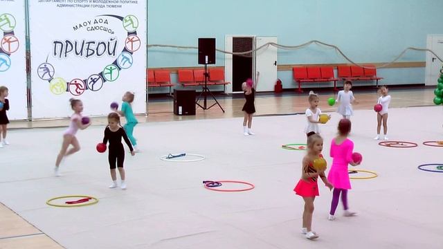 Маленькие грации: тренировка по художественной гимнастике в "Прибое" (Тюмень, 2015) ✨🎀