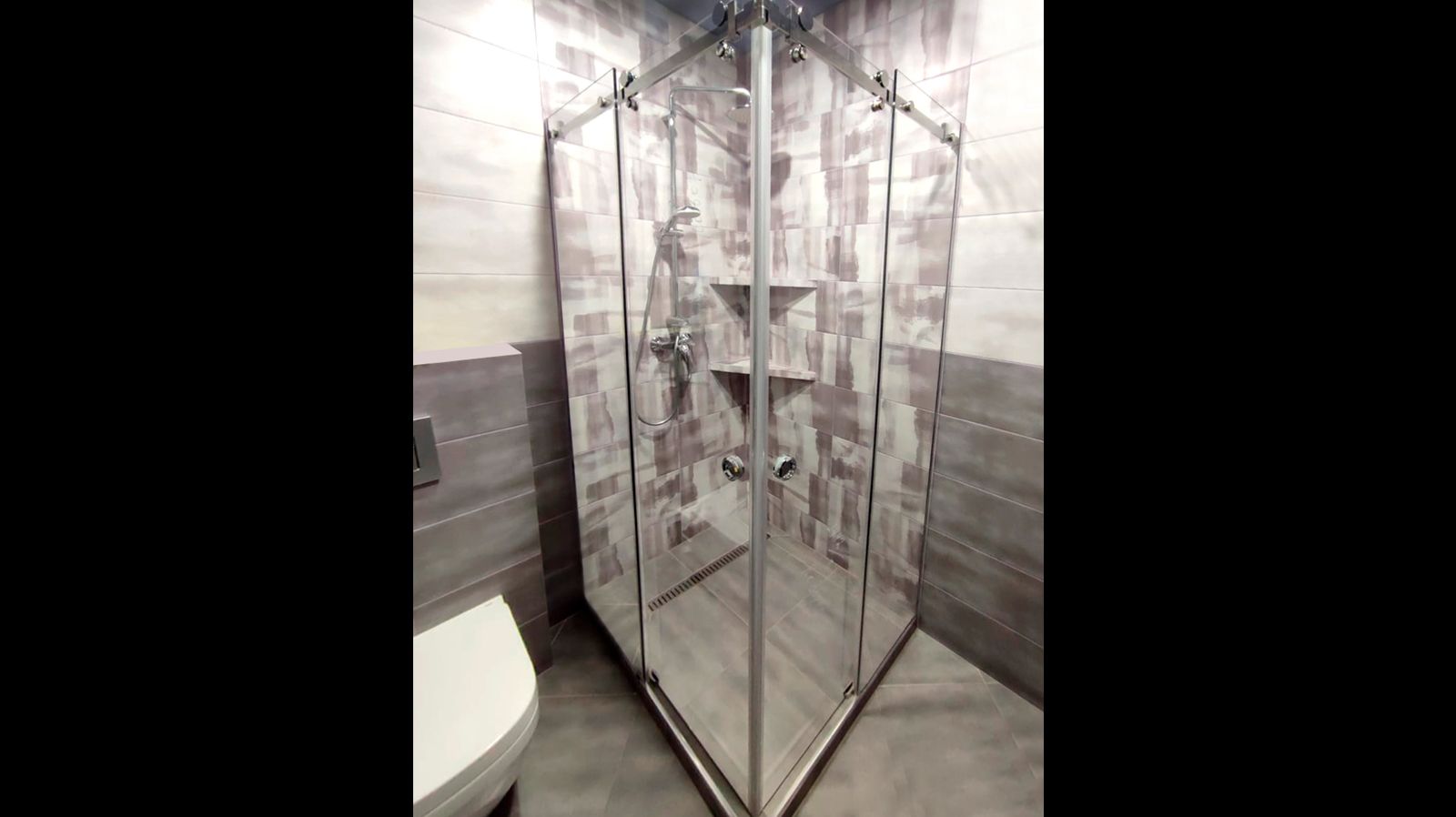 Стеклянная душевая кабина с раздвижными дверьми