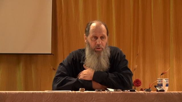 о современ. монастырях, как попадья - жена настоятеля, любит командовать в храме (Владимир Головин)