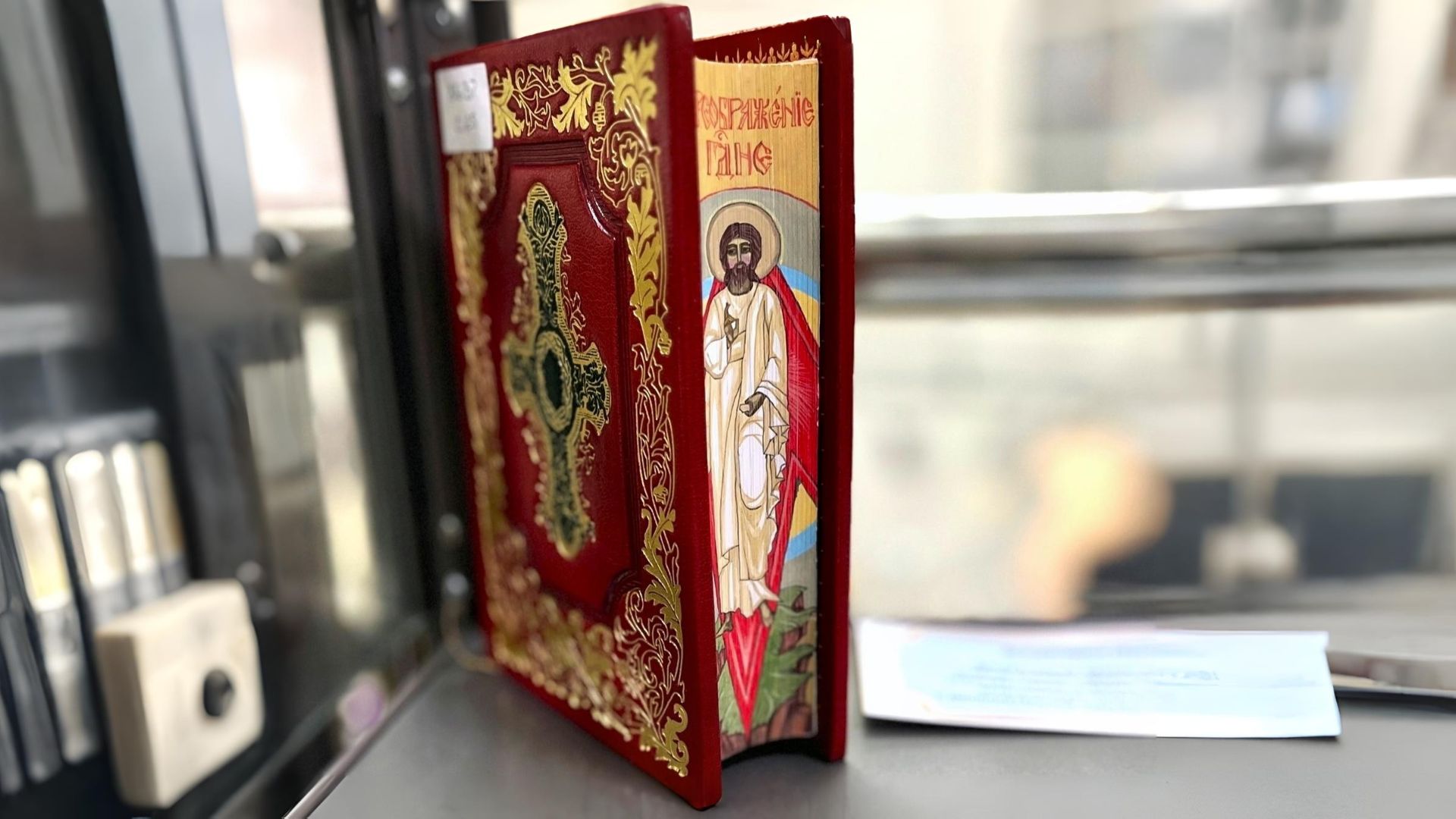 «Тайны переплётного мира» открыли в Государственной библиотеке Югры