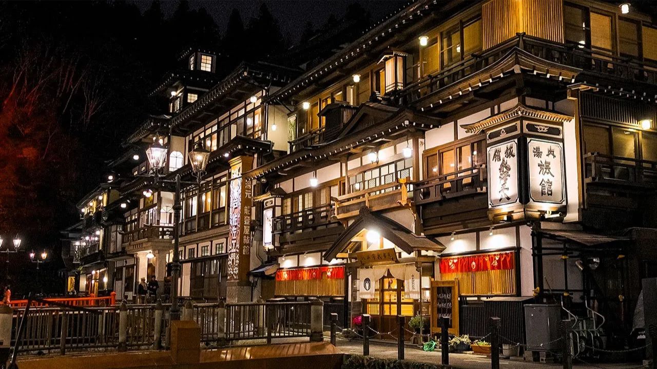 Погружение в атмосферу древнего рёкана Гиндзан Онсэн Козанкаку в городе горячих источников