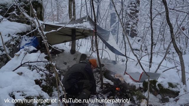 🌨️⛏ Экстремальное выживание зимой в сильнейшую метель при -21°C под поваленным деревом: лови! 🔥