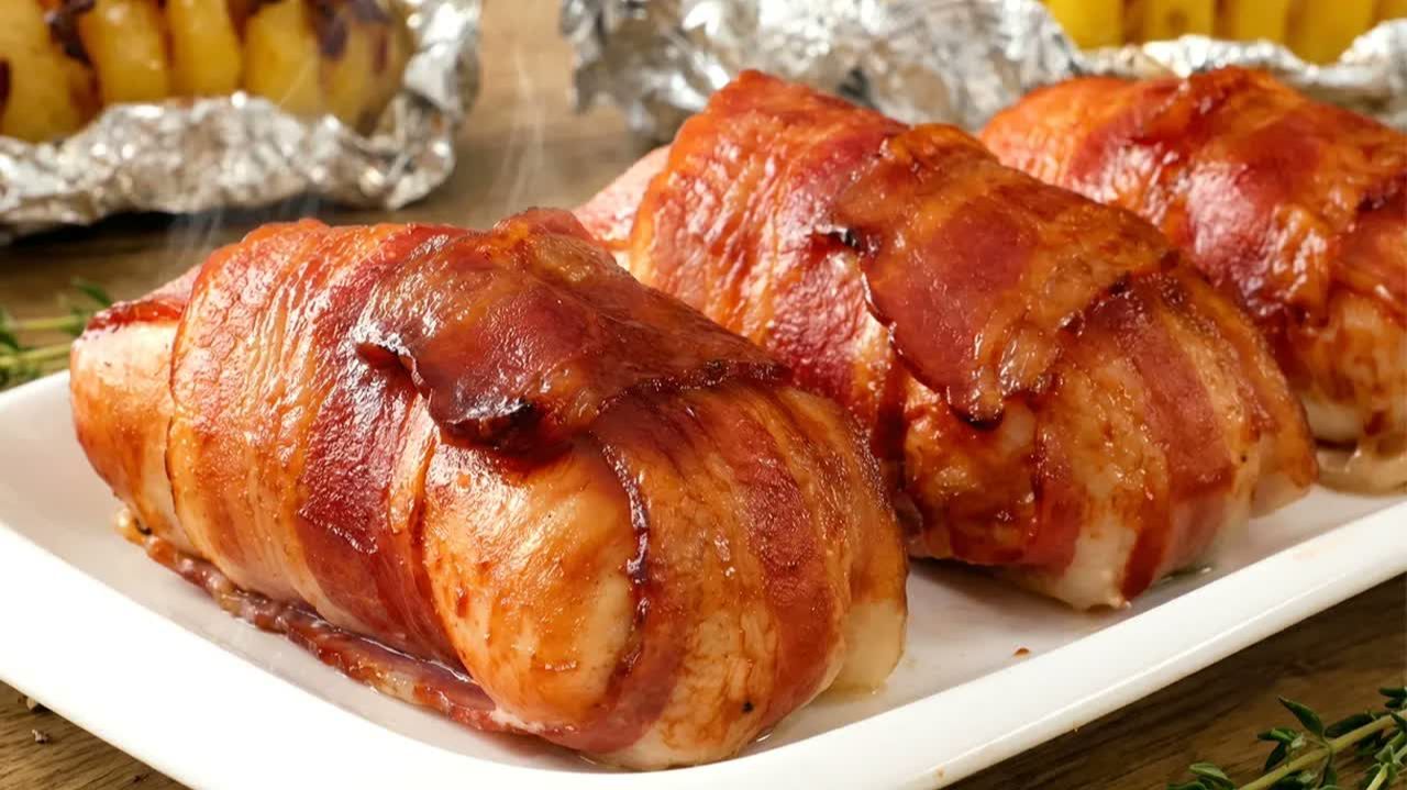 Такое Блюдо оценят все гости! Очень вкусно! Хрустящие куриные рулетики в беконе!