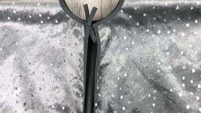 Юбка для декорирования основания ёлки КЕЛЛИ, текстиль, серебряная, 90 см, ANM200570-2