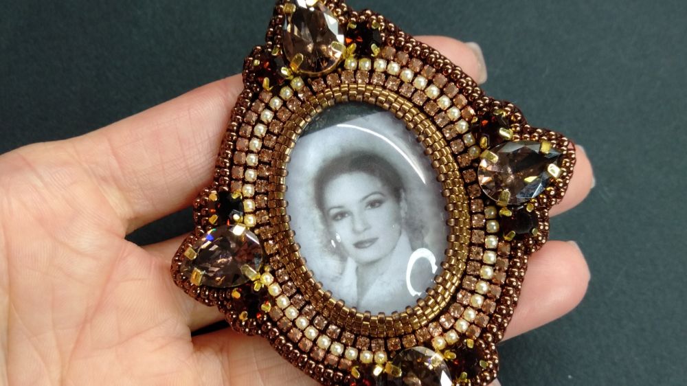 Брошь с Вашим фото.