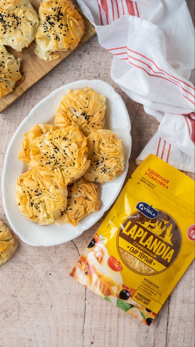 Пирожки из теста фило с сыром и зеленью