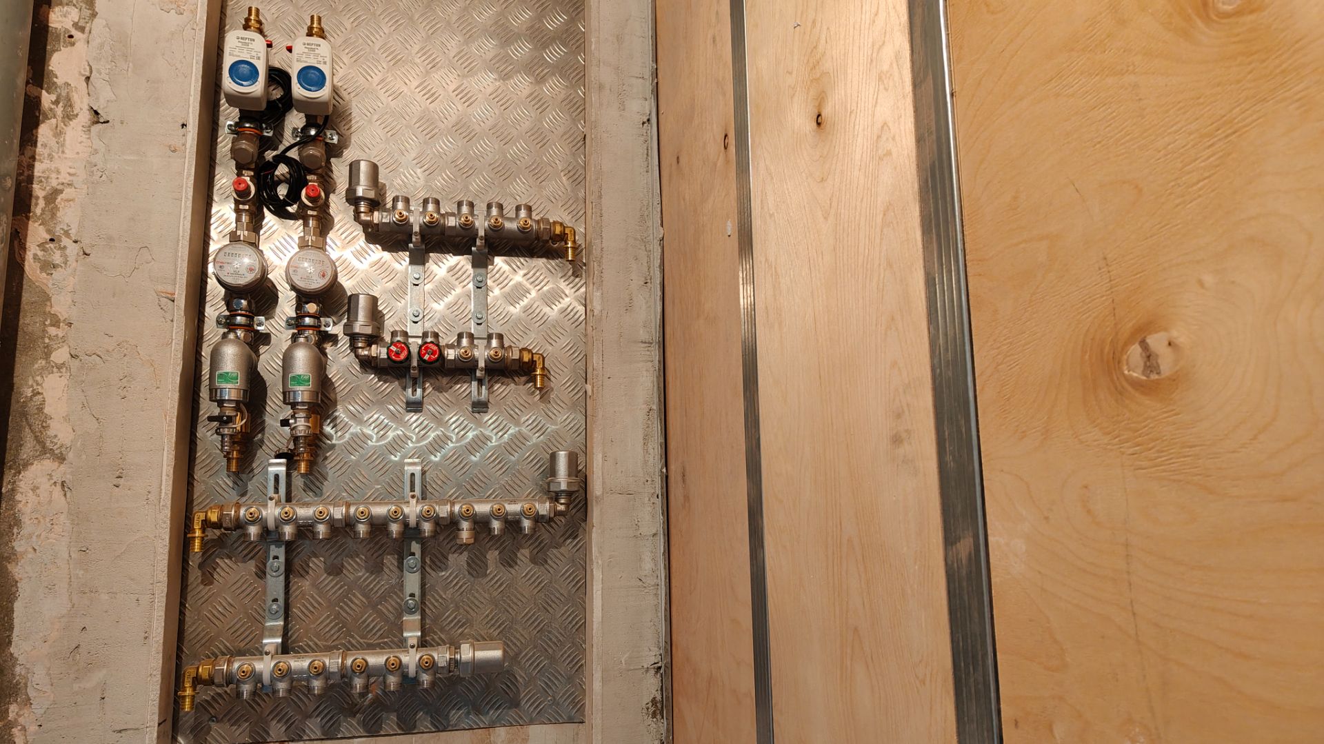 разводка водоснабжения через коллекторы в квартире