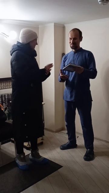 Награждение победителя розыгрыша книги Кулан хаана "Путь к внутренней свободе"