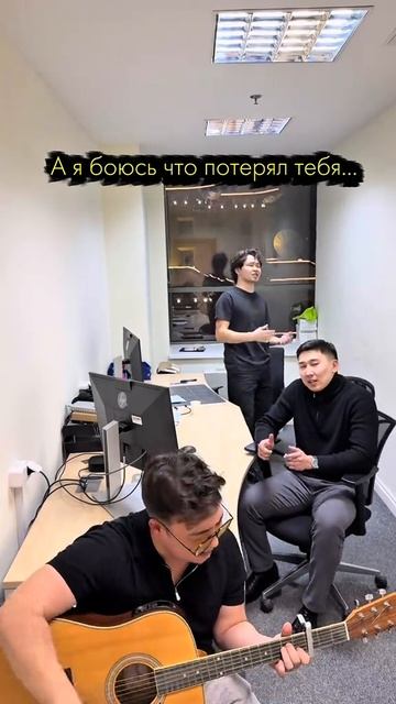 А дождь на окнах рисует