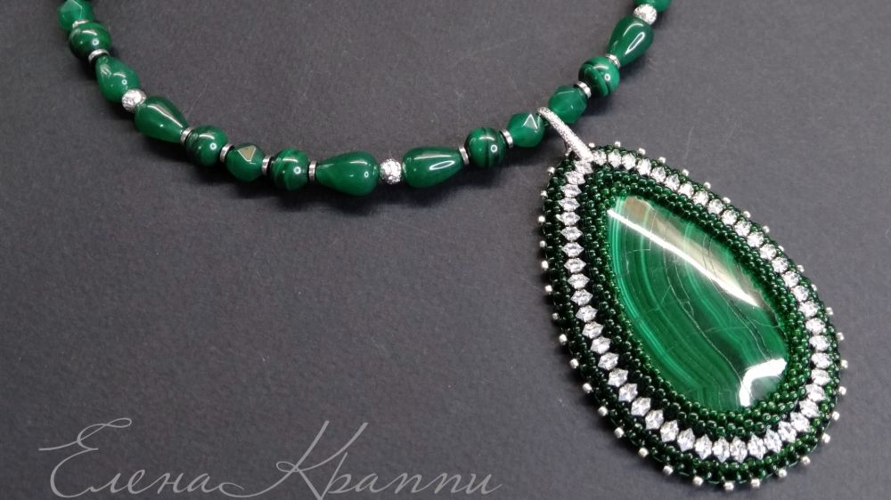 Кулон из малахита.