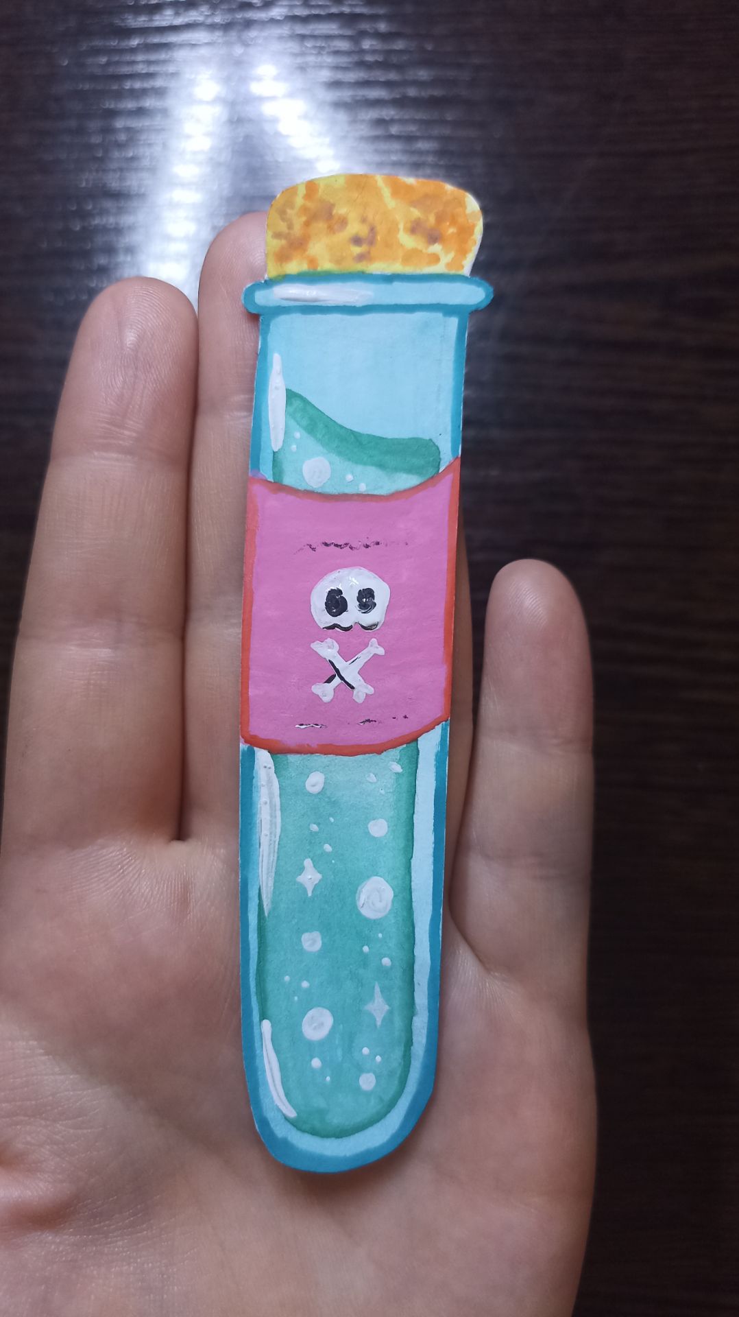 Сделала закладку для книги в виде колбы