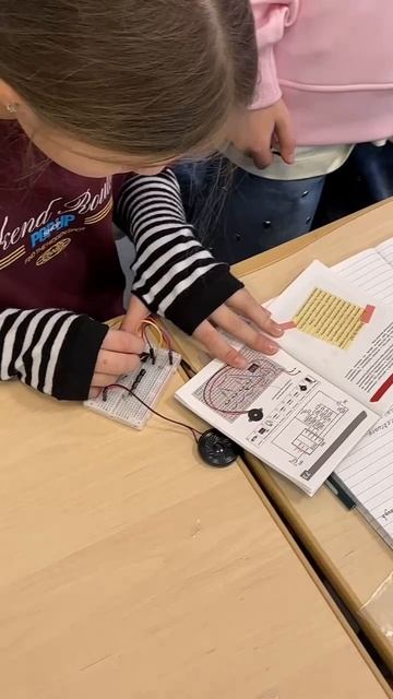 В рамках урока Science на английском языке прошло яркое и увлекательное практическое занятие!💡