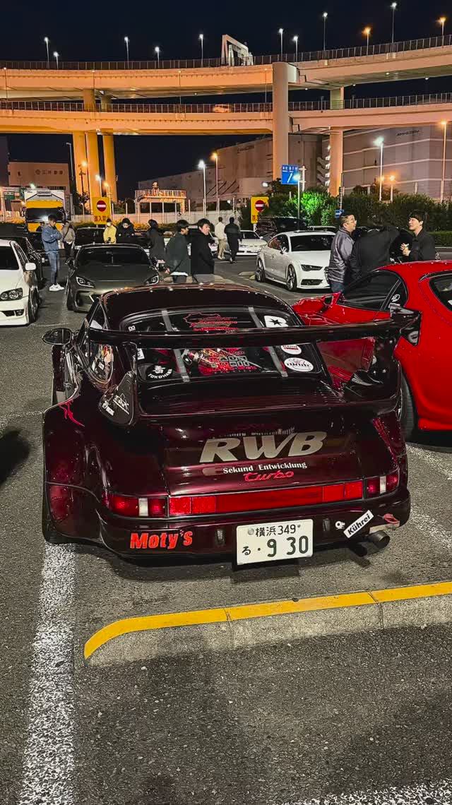 Лютый Porsche 930 RWB с уникальным тюнинг-пакетом от Akira Nakai | Отсняли на Daikoku parking 🇯🇵🗼