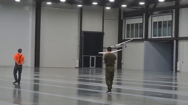 Зальные радиоуправляемые гиганты Большие модели самолётов для полётов в зале.