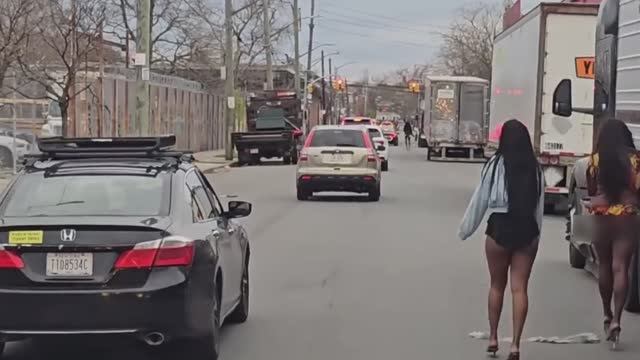 Бруклин, Нью-Йорк, 6:25 утра, Утренняя поездка по Джорджия-авеню.