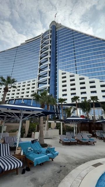 🌊 Jumeirah Beach Hotel — легендарная «волна» Дубая с видом на Burj Al Arab.