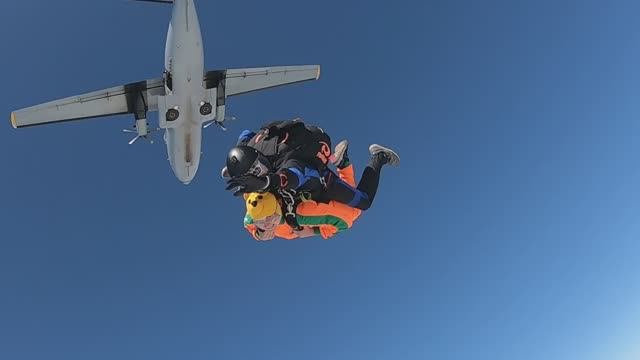 Левша в небе!!! Прыжок с парашюта!