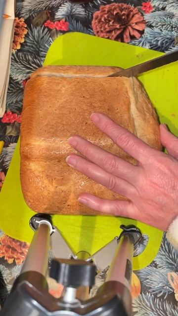 Испекла хрустящий свежий хлебушек