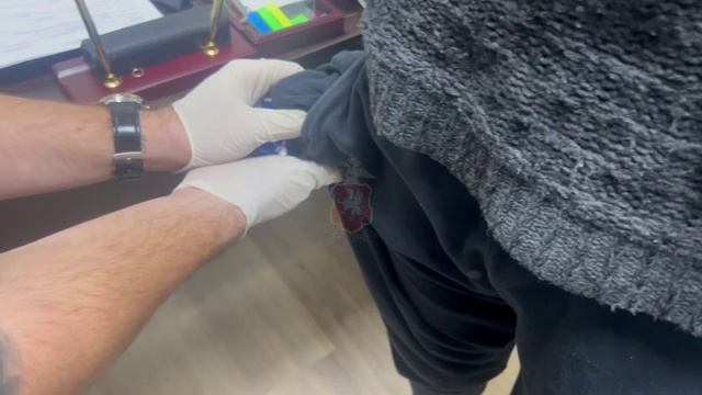 В Севастополе полицейские задержали закладчика с 14 свертками синтетических наркотиков