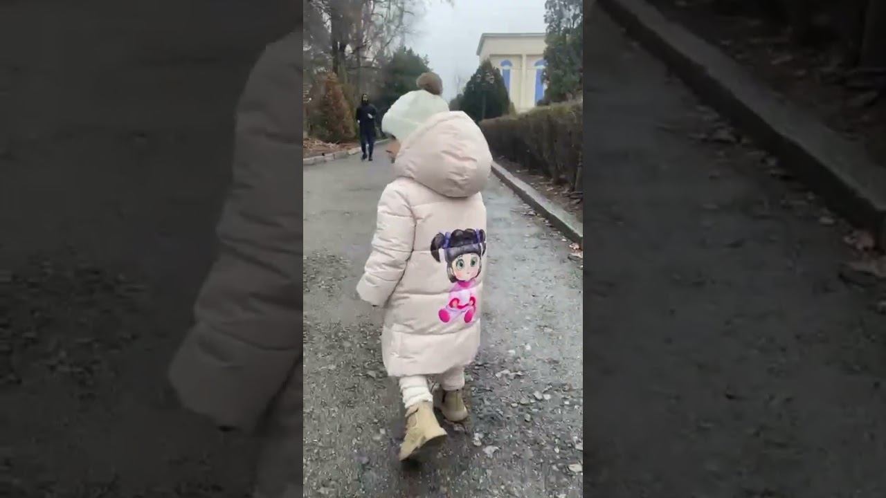 Роспись куртки акриловыми красками 🥰